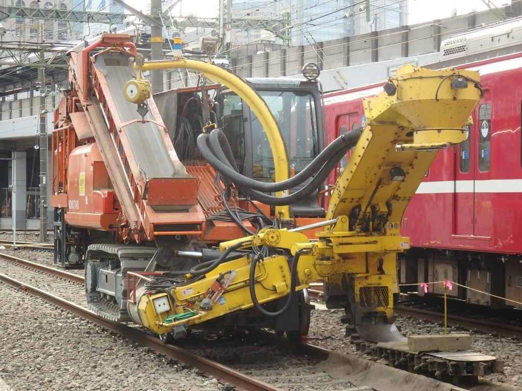 79_軌陸道床更換作業車 | MCDB