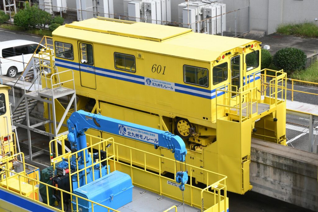 アント工業の跨座式モノレールの保守用車 | MCDB